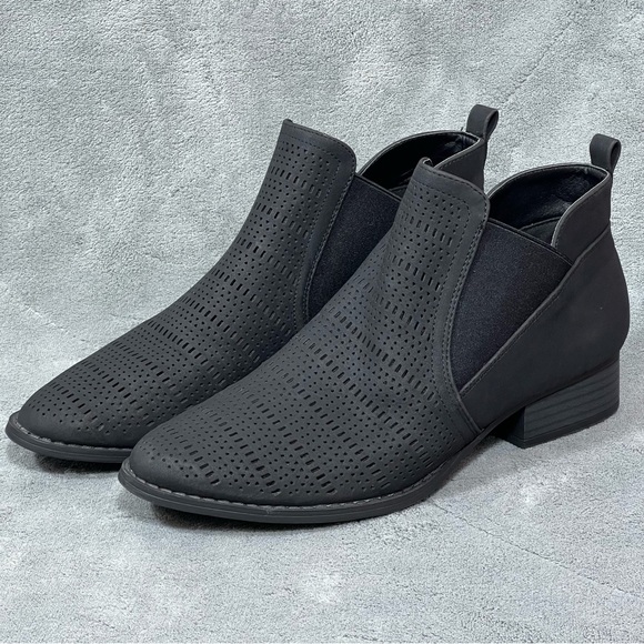 Restricted | Shoes | Restricted Jester Thick Heel Pull On Ankle Bootie ...